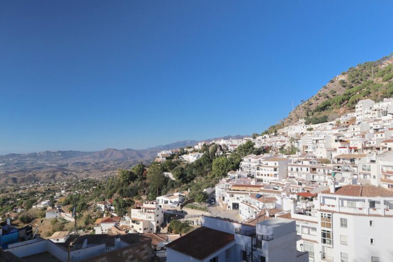 Malaga or Granada - Which is Better to Visit in 2024?